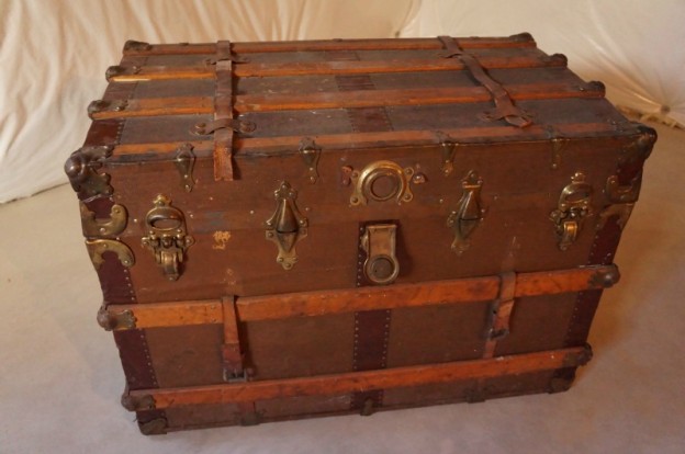 How to Paint a Vintage Trunk - two purple couches